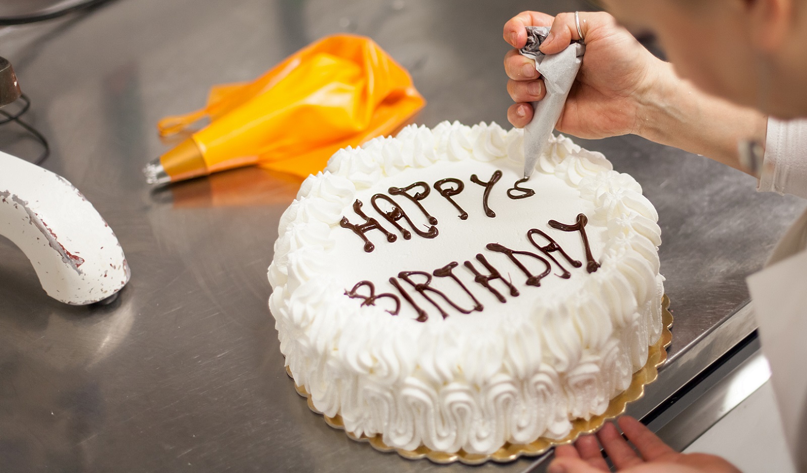 Cake makers and decorators insurance | AXA UK